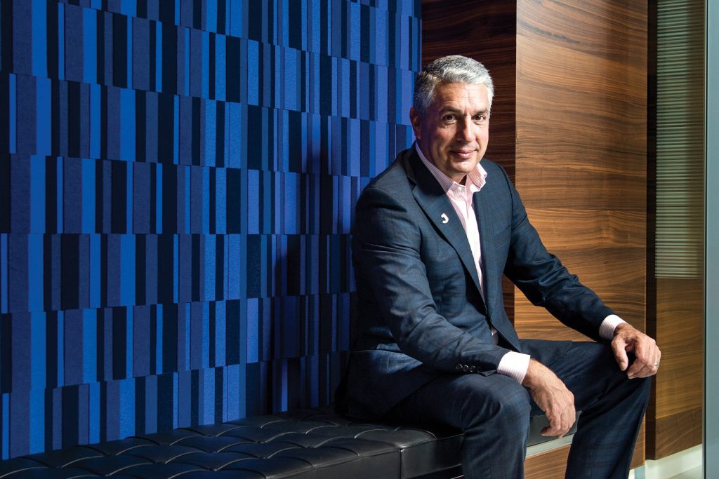 Ποιος είναι ο Steve Demetriou από το Ντάλας του Τέξας που καταφθάνει ...