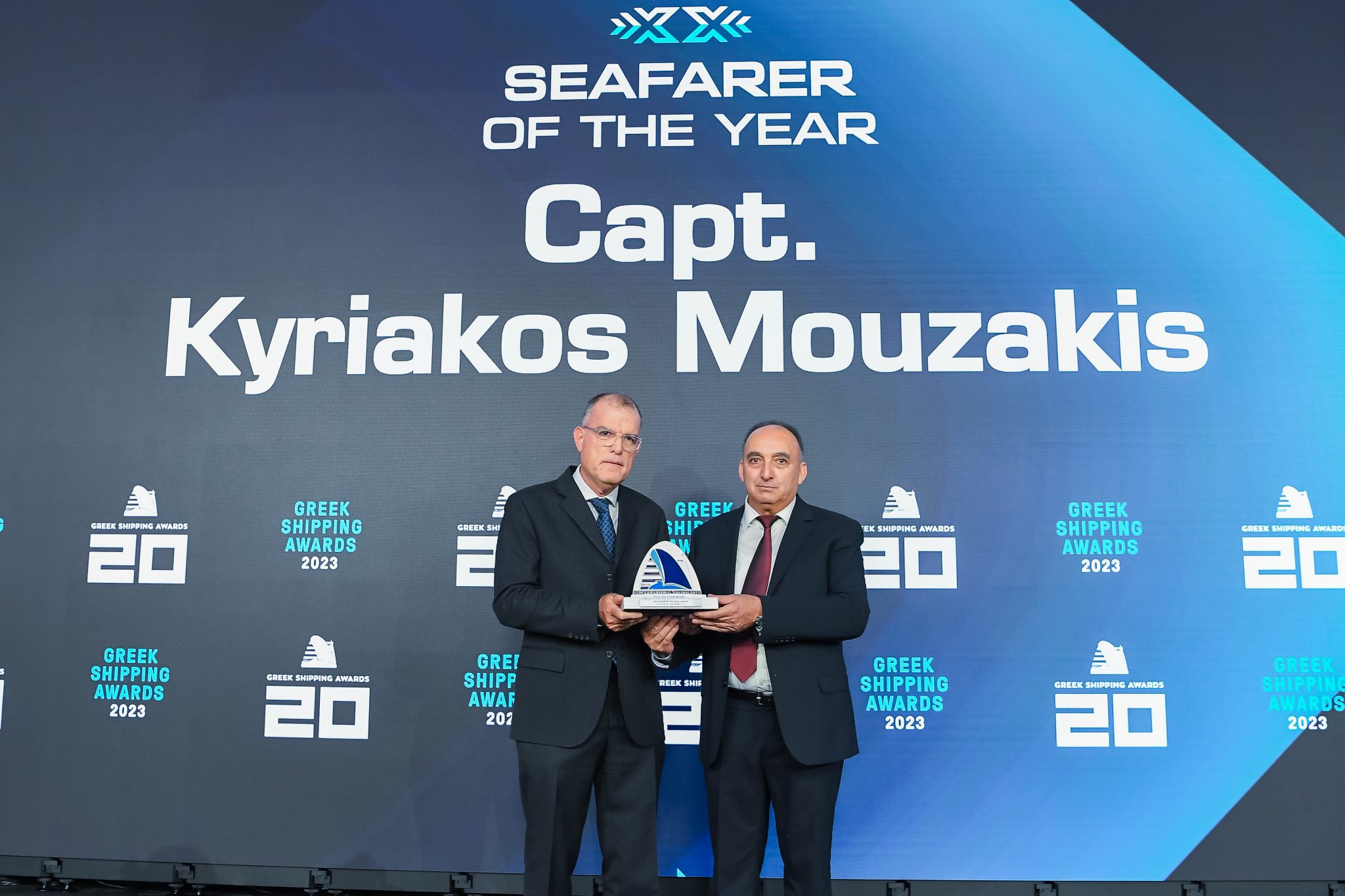Ναυτικός της Χρονιάς ο καπετάνιος Κυριάκος Μουζάκης του Αδαμάντιος ...