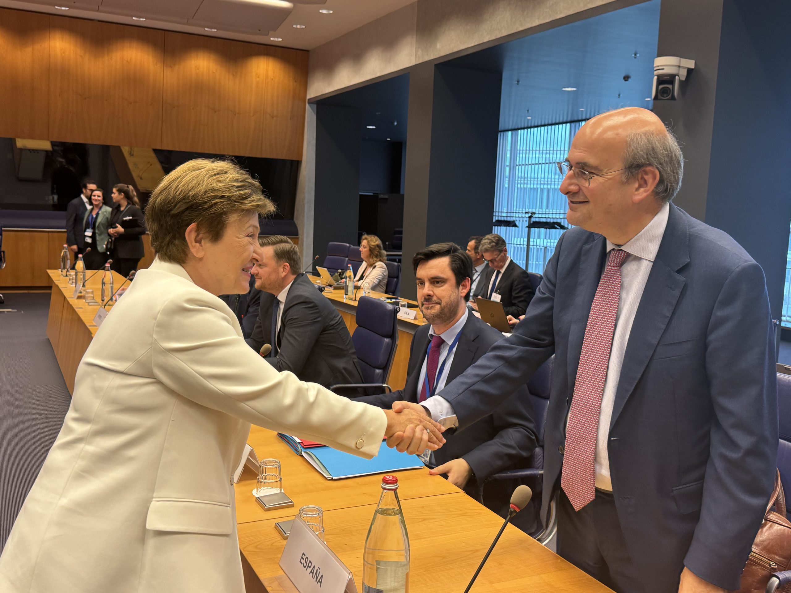 Χατζηδάκης στο Ecofin: Καιρός να εμπλακεί η ΕΤΕπ στην ενίσχυση της ...