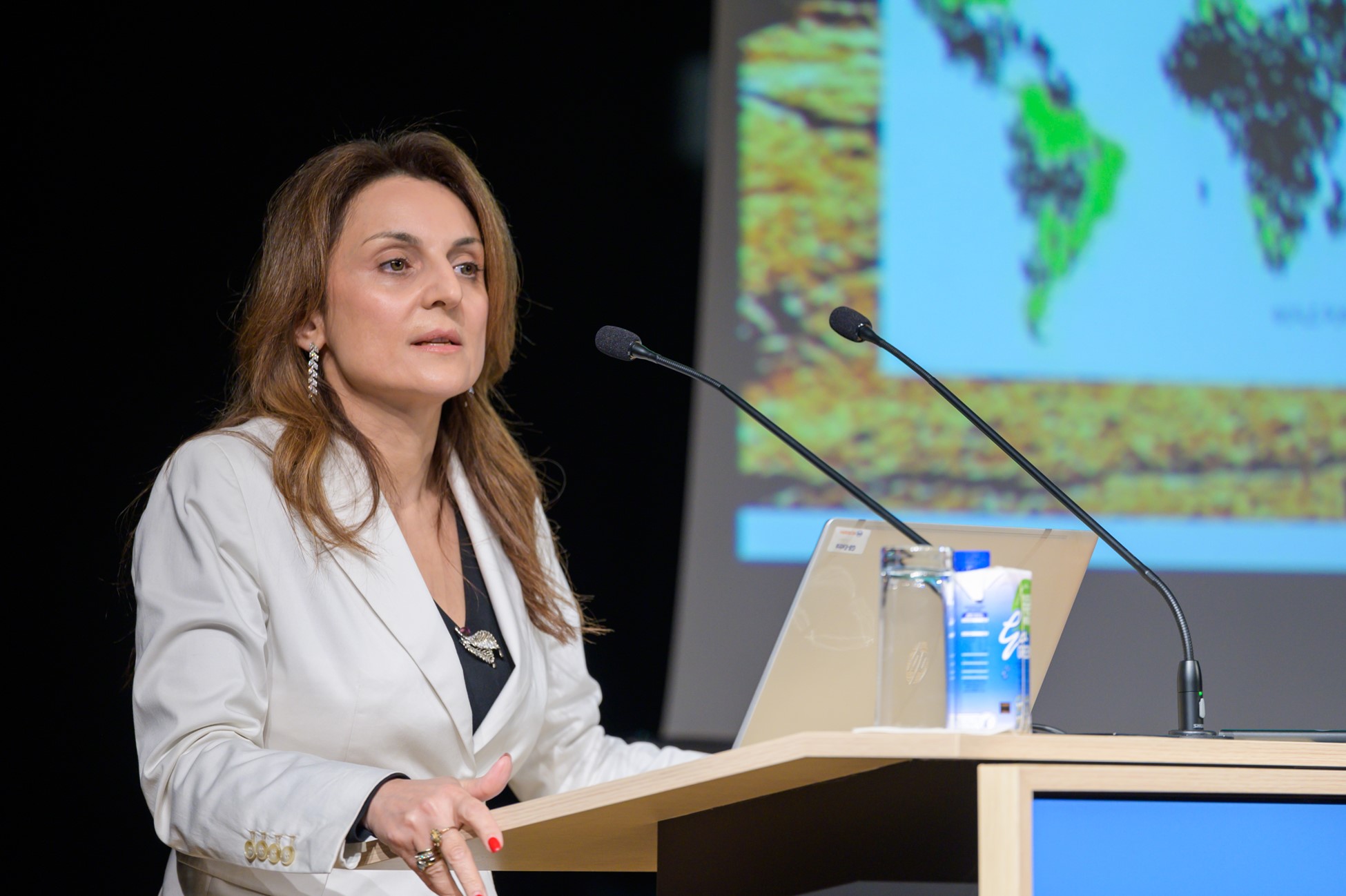 PODCAST Economics & Business TALKS - Φοίβη Κουντούρη: Οι κατηγορίες ...