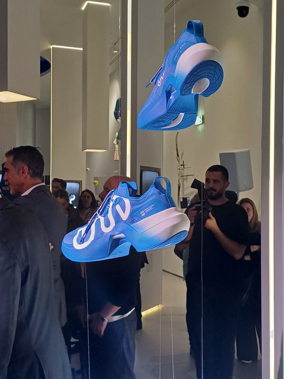 Πώς ο Αλέξανδρος Λάτσης «τα βάζει» με τη Nike - Η Ena Athletics και το ...