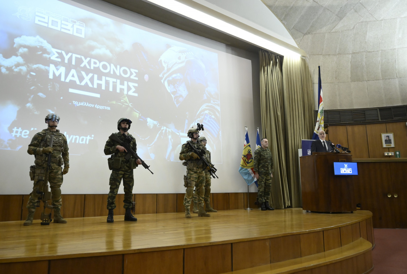 Σύγχρονος Μαχητής: Η νέα στολή του φαντάρου στον Ελληνικό Στρατό - ΤΑ ΝΕΑ