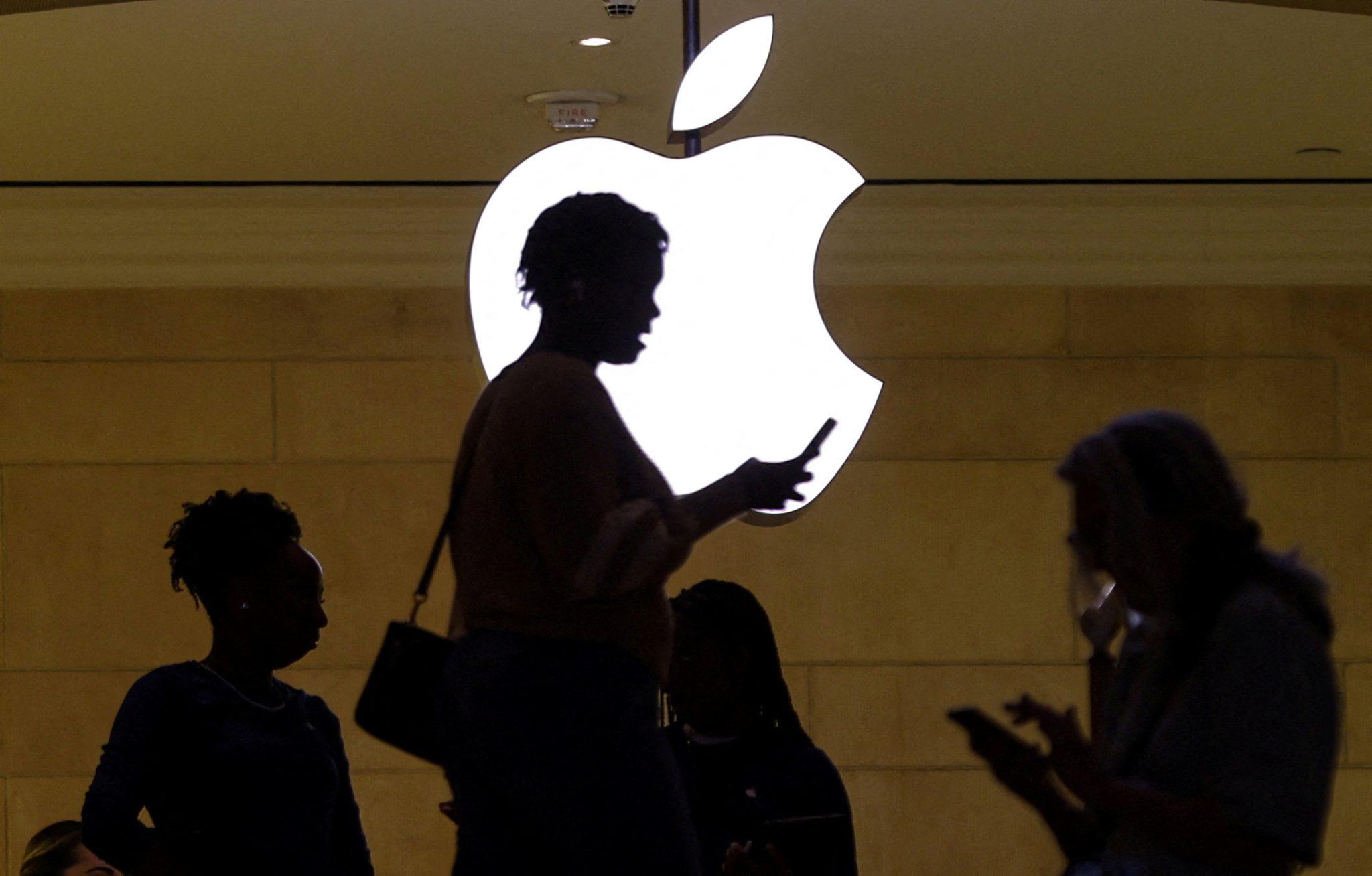 Apple: Κοντά σε συμφωνία 1 δισ. δολ. για χρήση ΑΙ της Google για το ...